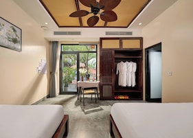 Quarto triplo luxo, vista para o jardim | Cortinas blackout, quartos à prova de som, Wi-Fi de cortesia