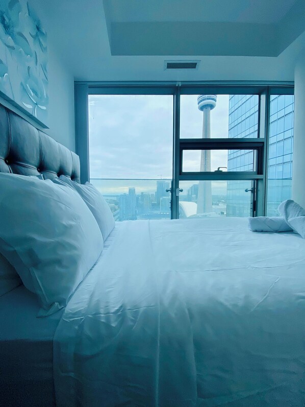 Apartamento real, vista para a cidade | Wi-Fi de cortesia, roupa de cama