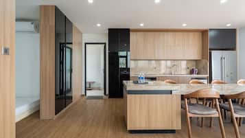 Apartamento família | Cozinha privada | Geladeira