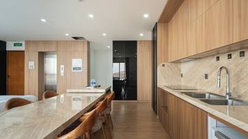 Apartamento família | Cozinha privada | Geladeira