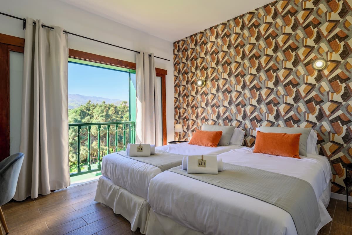 Quarto Duplo | Secretária, secretária adequada para computadores portáteis