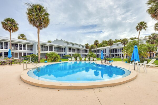 Riverfront Weleka Condo W/ Dock & Pool Access - Welaka State Forest, Crescent City