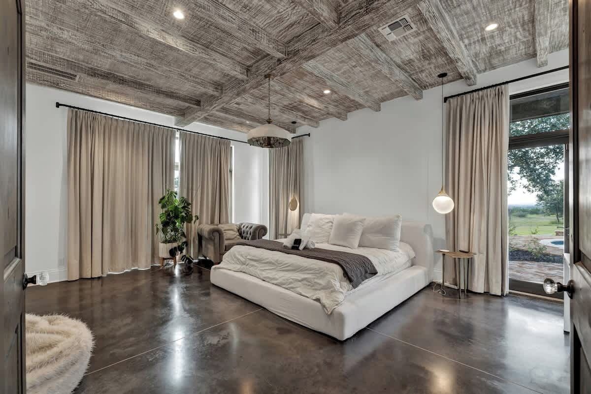 Casa, várias camas, acesso à piscina, vista para a piscina (2975 Bear Creek Rd) | 5 quartos, individualmente decorados, individualmente mobiliados