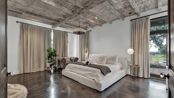 Casa, várias camas, acesso à piscina, vista para a piscina (2975 Bear Creek Rd) | 5 quartos, individualmente decorados, individualmente mobiliados