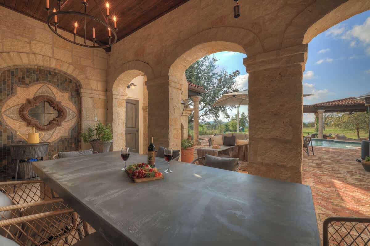 Casa, várias camas, acesso à piscina, vista para a piscina (2975 Bear Creek Rd) | Opções para refeição ao ar livre