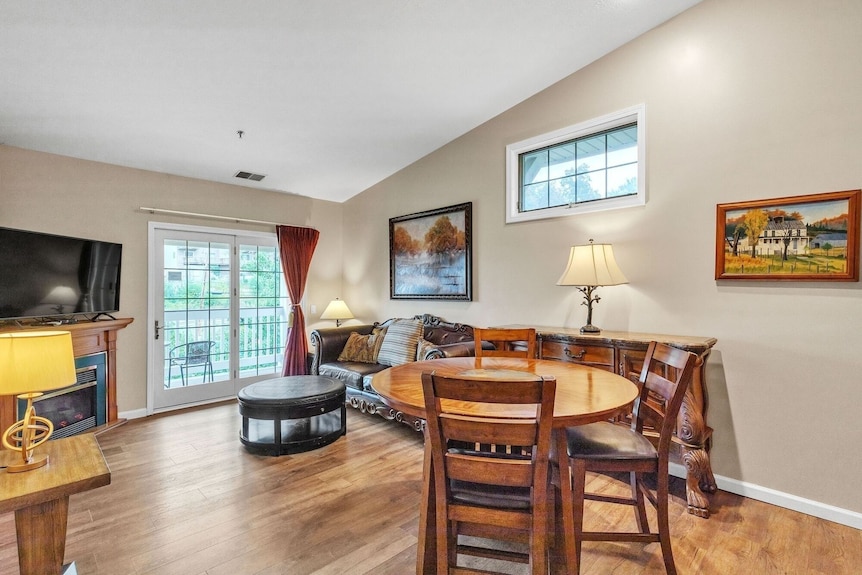 New! 3rd Floor Front Side Corner Penthouse Suite - 304 By Grand Wood Suites - Yellowwood State Forest, Nashville