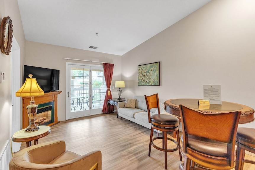 New! 3rd Floor Front Side Penthouse Suite - 302 By Grand Wood Suites - Nashville