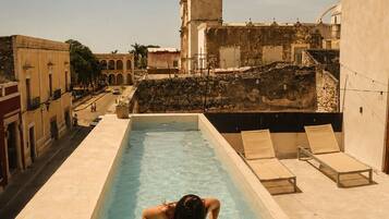 2 piscinas exteriores