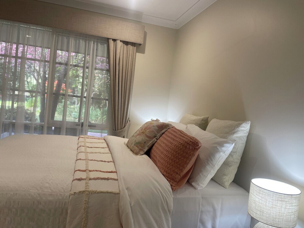 Old Rose Farmhouse, 2 bedroom 2 ensuite attached country home. - Eurobin | Vrbo