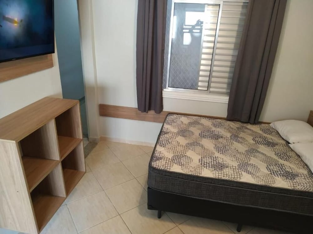 Kitnet Com Ar Na Praia Das Astúrias - Guarujá