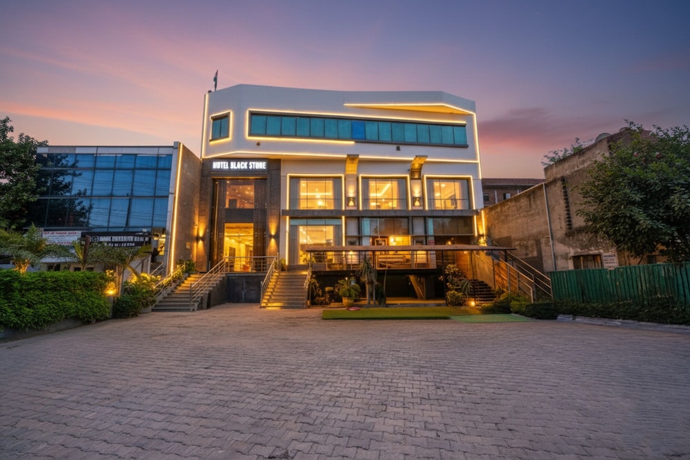 Fabhotel Black Stone Palace - Ghaziabad