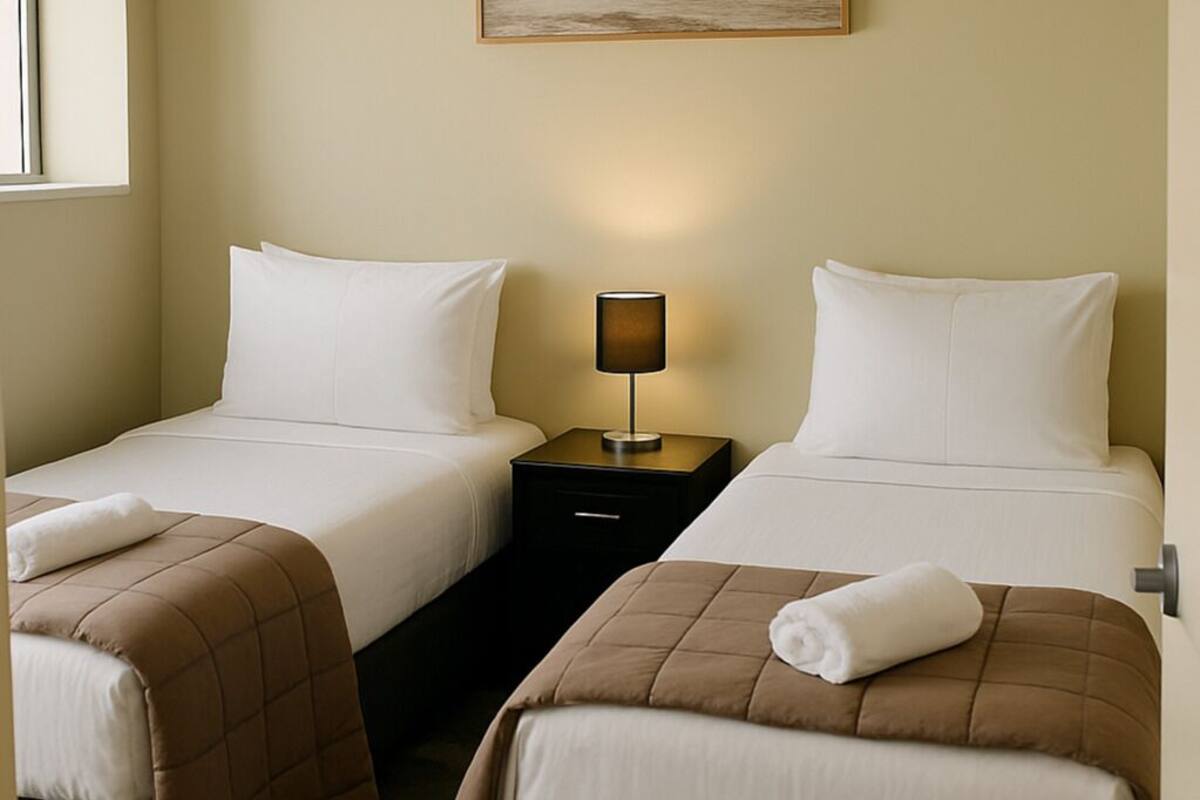 Apartamento standard, 2 quartos | Escrivaninha, ferros/tábuas de passar roupa, Wi-Fi de cortesia