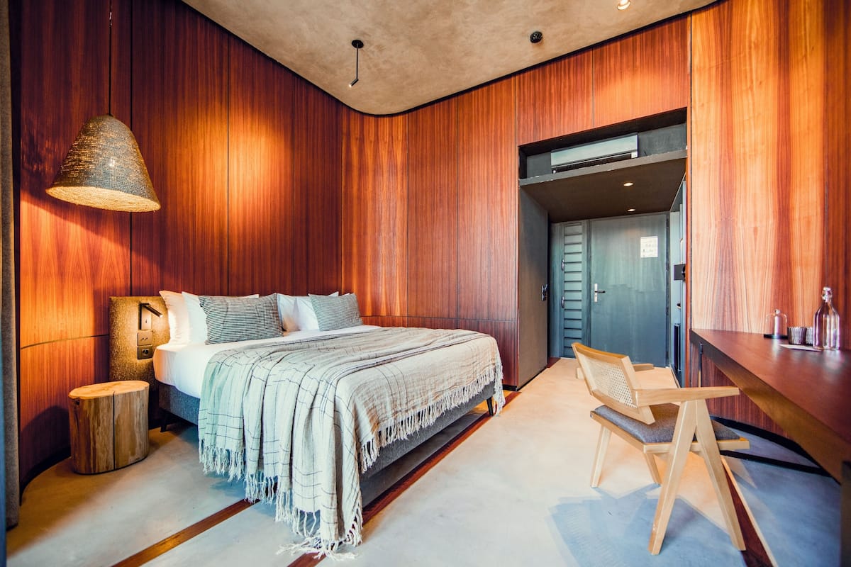 Chambre Deluxe Horizon | Cofres nos quartos, cortinas blackout, Wi-Fi de cortesia