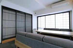 Suite, não fumadores (with Japanese Western Room/Bunk bed) | Cofre no quarto, quartos insonorizados, Wi-fi grátis 