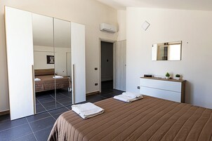 Apartamento, 3 quartos, varanda, vista para a montanha | 3 quartos, ferro/tábua de engomar, Wi-fi grátis