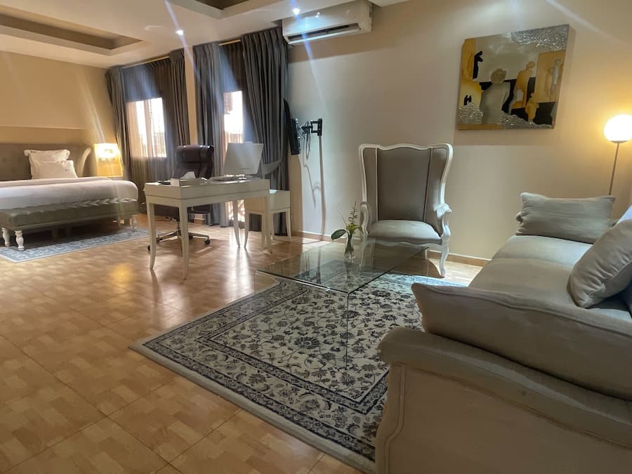 Suite Sénior, 1 cama king-size, varanda, Vista para a cidade | 1 quarto, roupa de alta qualidade, edredões de penas