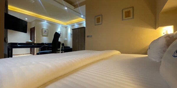 Particular Destiny Suites - Douala