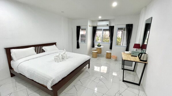 Quarto casal clássico, sacada, vista para a cidade | Wi-Fi de cortesia