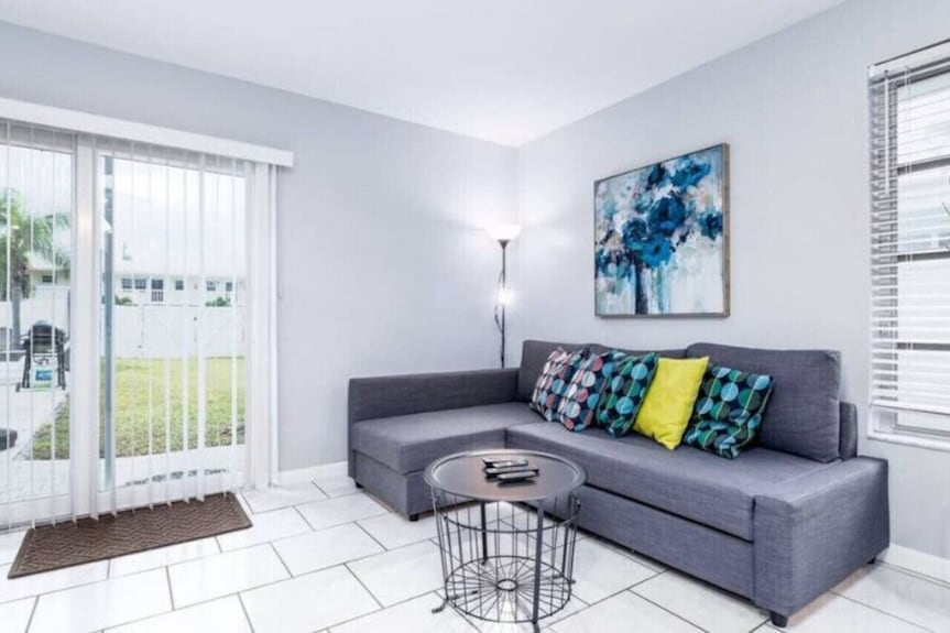 Cozy Getaway With Pool And Putting Green - Unit 2 - Fort Lauderdale, FL