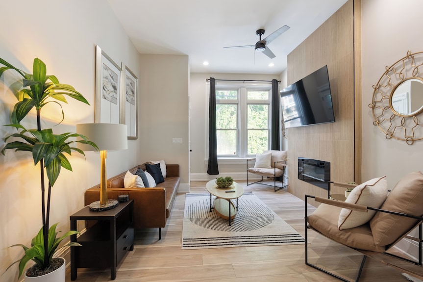 Luxury Stay In A 3-bedroom Townhome In Cincinnati, Oh - Cincinnati, OH