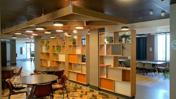 Área de estar no saguão