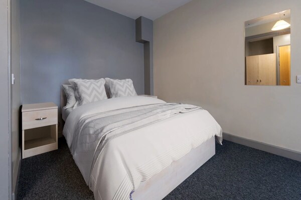 For Students Only Canvas The Heights In Birmingham - Aston University Main Building