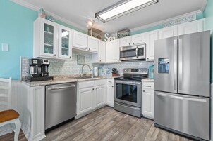 Apartamento em Condomínio Fechado, 1 cama king-size e sofá-cama (Grand Caribbean West 215) | Cozinha privada | Rolo de cozinha 