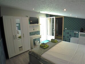 Casa | 2 quartos, Wi-Fi de cortesia, roupa de cama