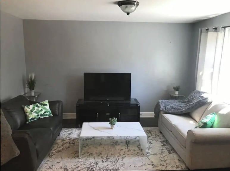Cozy Family Sized House In Prime Bowmanville - Newcastle