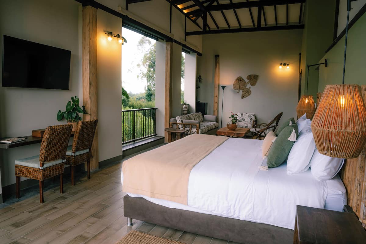 Quarto superluxo | 1 quarto, roupas de cama premium, frigobar, individualmente decorados