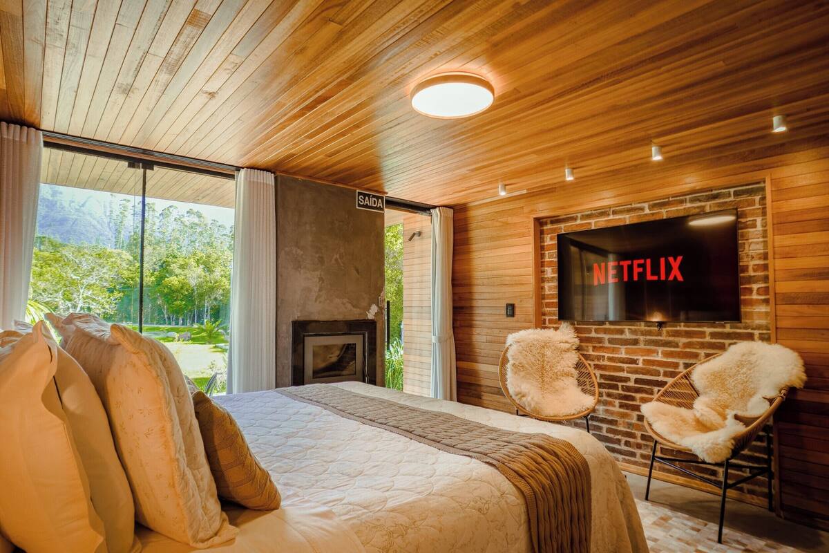 Cabana de Madeira Lua de Mel, 1 cama queen-size e sofá-cama, vista para a montanha | Wi-fi grátis