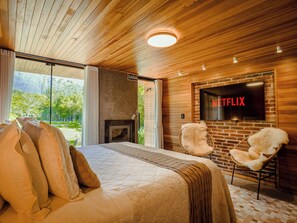 Cabana de Madeira Lua de Mel, 1 cama queen-size e sofá-cama, vista para a montanha | Wi-fi grátis 