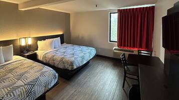 Escrivaninha, cortinas blackout, Wi-Fi de cortesia, roupa de cama