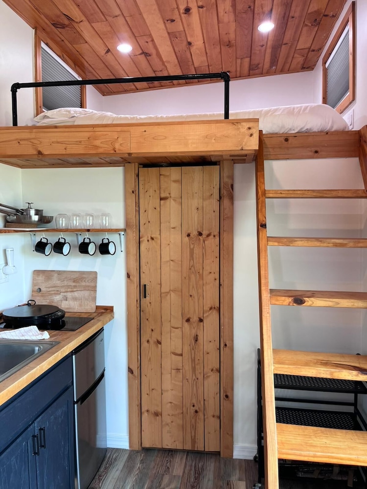 Secluded Tiny Home, firepit stargaze hike pond - Paige | Vrbo