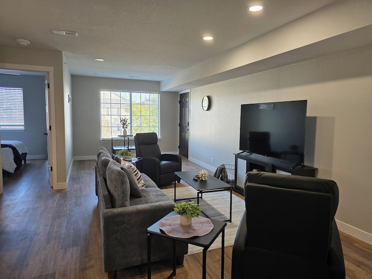 Cozy 3-bedroom Condo At Stadium Place - カンザス州