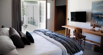 Quarto Júnior | Cofre no quarto, secretária