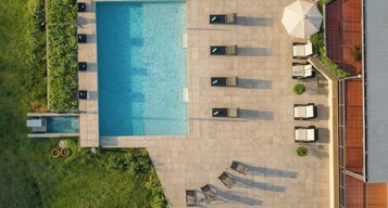 Piscina exterior sazonal