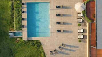 Piscina exterior sazonal