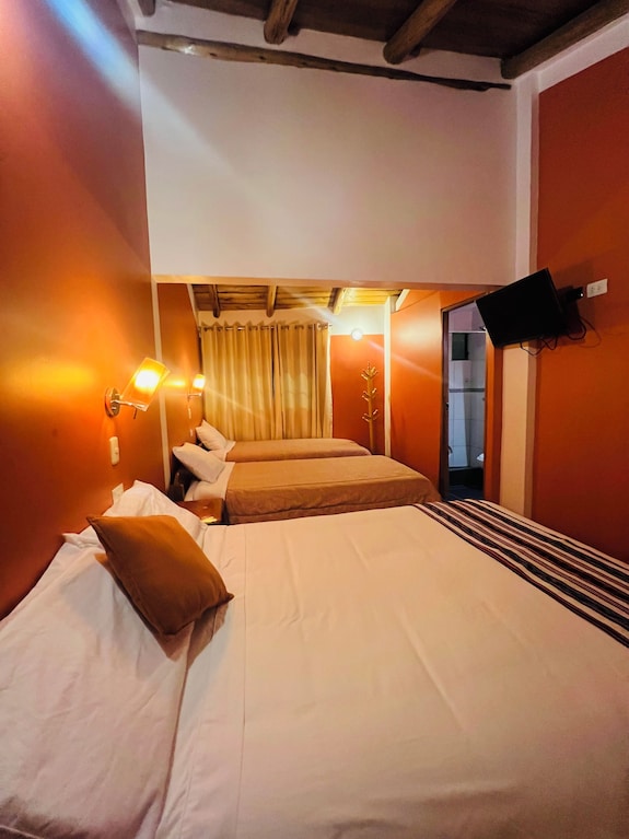 Lodging In Ollantaytambo Living Inka City With Viewpoint To Mountains - Madre de Deus