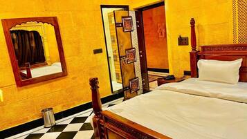 Quarto superior, vista para a colina | Escrivaninha, espaço de trabalho para notebook, Wi-Fi de cortesia