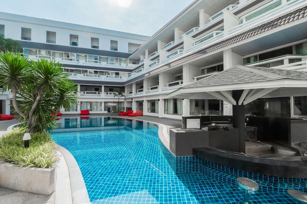 Radisson Red Phuket Patong Beach - Patong Beach