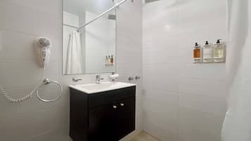 Apartamento, 1 quarto, para fumantes, sacada | Banheiro