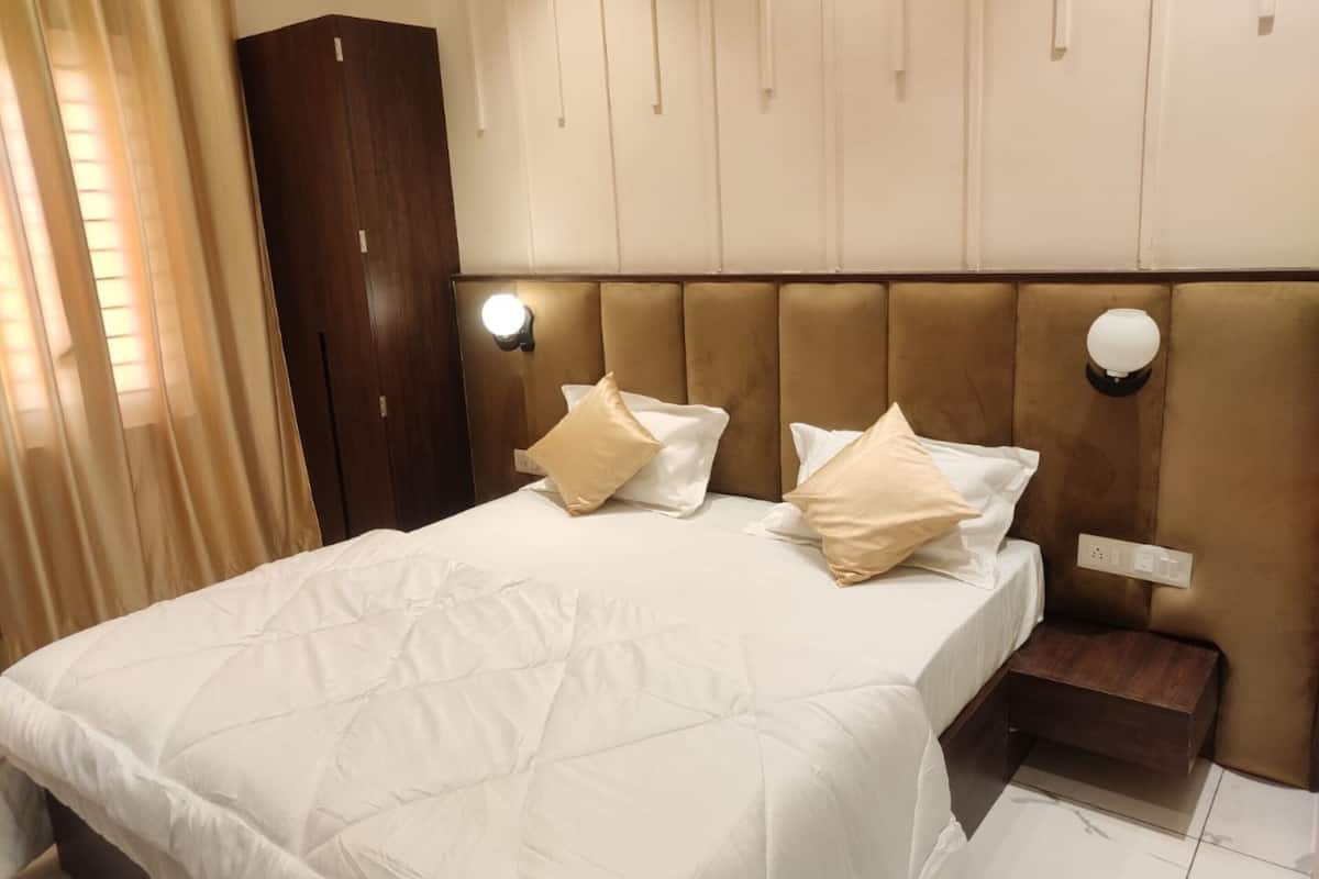 Quarto Duplo Royal, Vista para a cidade | Wi-fi grátis, roupa de cama fornecida 