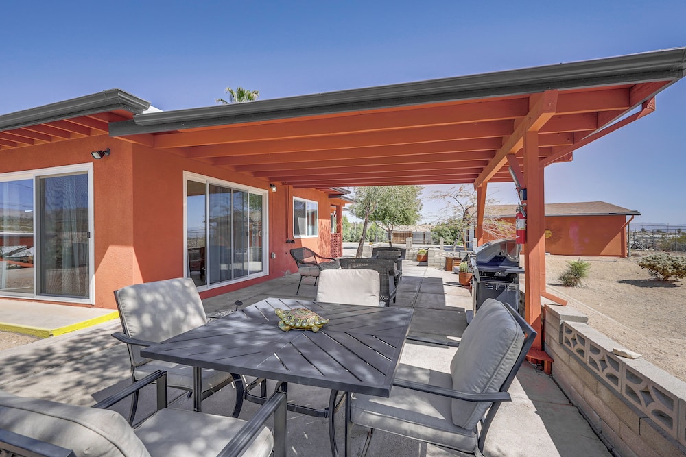 Twentynine Palms 'Harmonic House' W/ Mtn Views! - Joshua Tree National Park