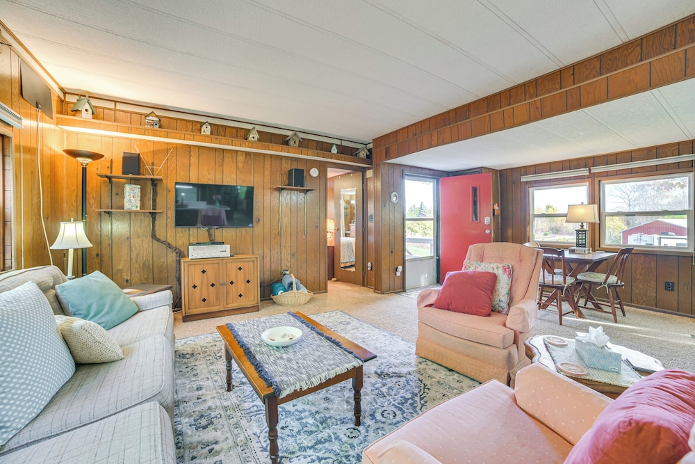 13 Mi To Nubs Nob: Pet-friendly Retreat - Petoskey, MI