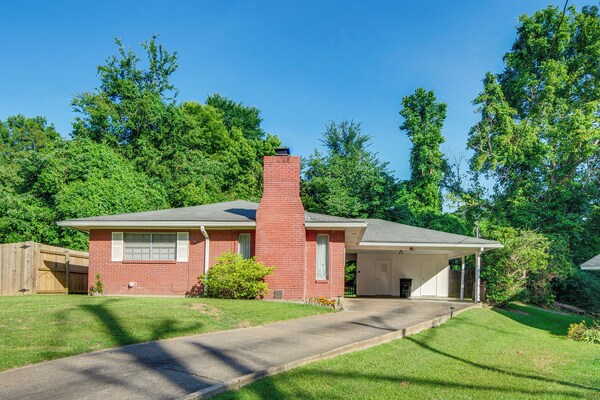 Inviting Vicksburg Home W/ Patio + Charcoal Grill! - Vicksburg, MS