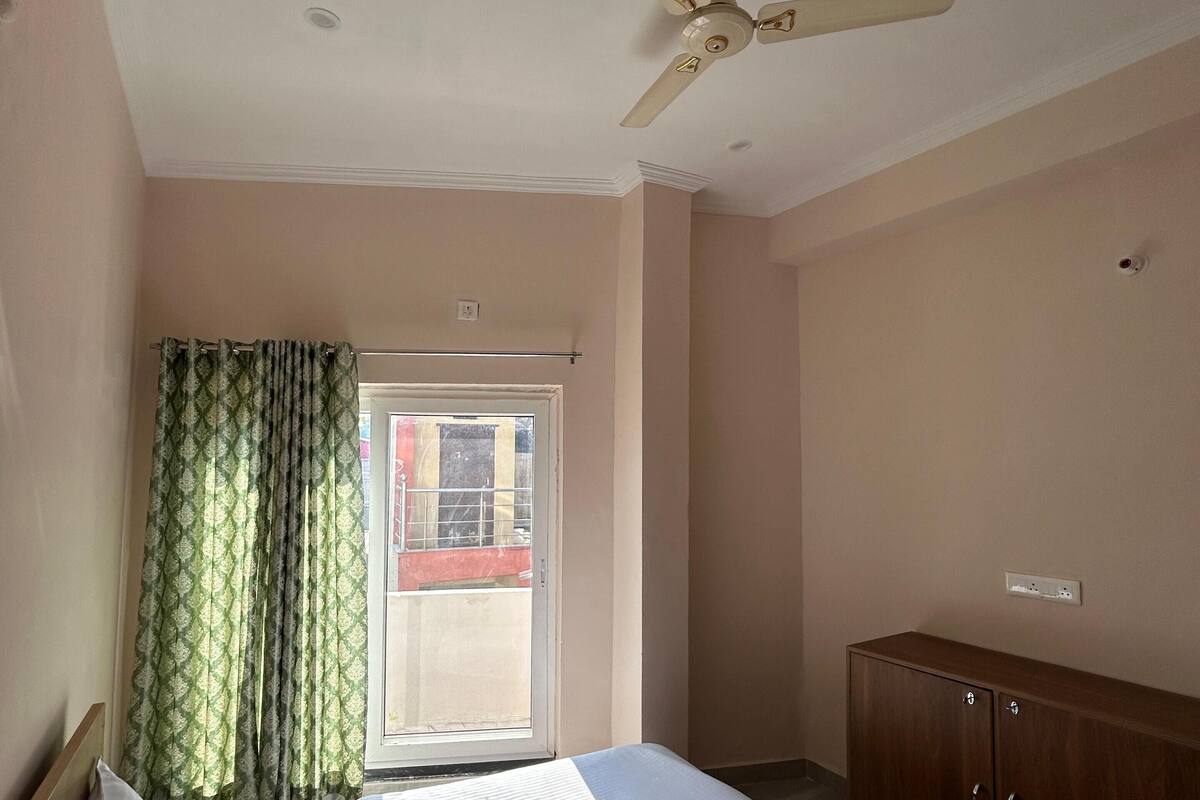 Quarto casal luxo, 1 cama de casal, para não fumantes, vista para a montanha | Wi-Fi de cortesia