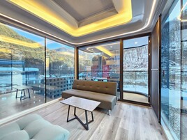 Quarto Duplo Lua de Mel | Sala | Televisor de 50 polegadas com canais por cabo, piso aquecido 