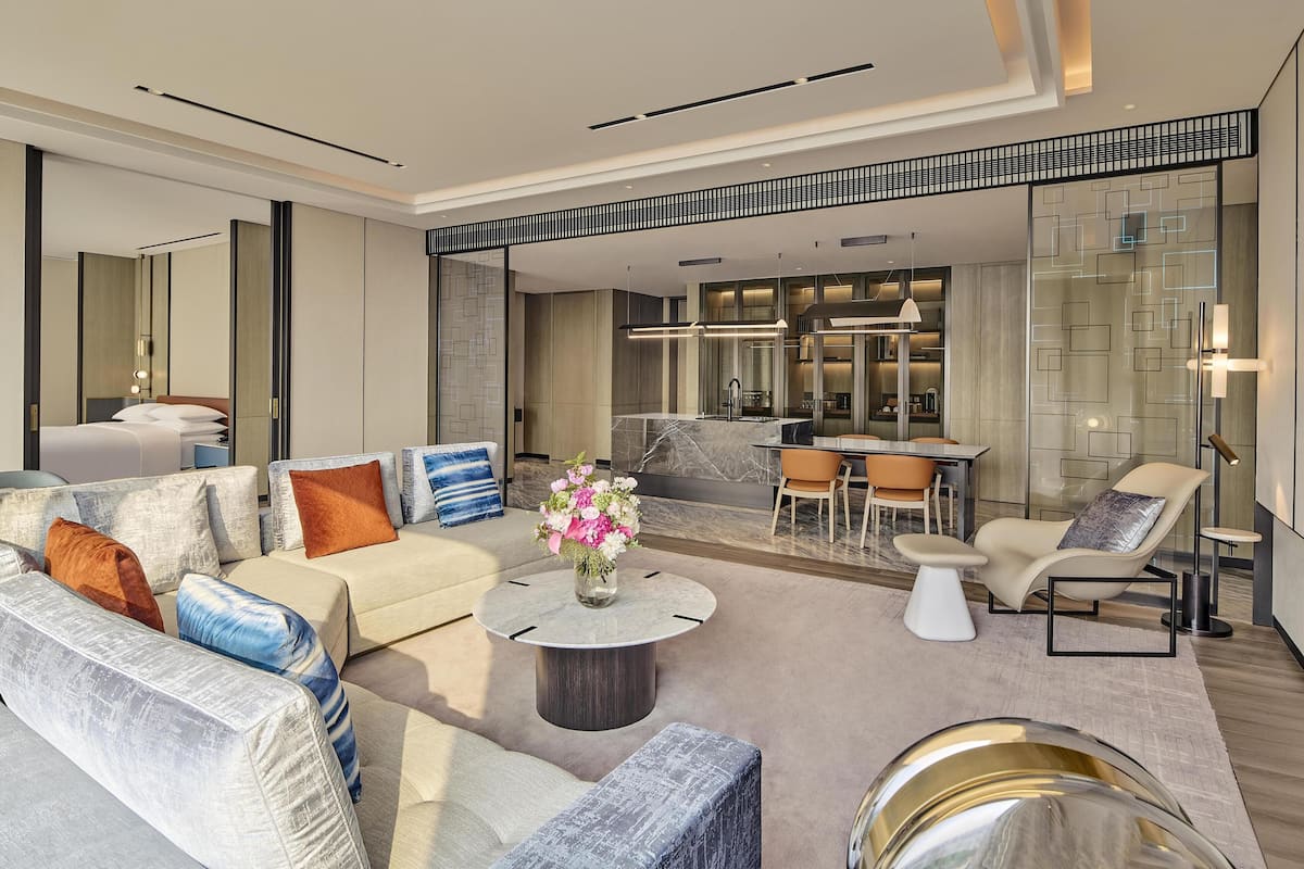 Suíte, 1 cama King | Área de estar