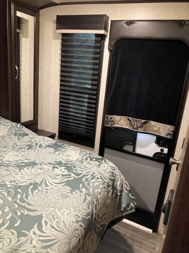 Nice camper in Old Town with fresh water springs all around. WIFI, AC and heat. - Old Town | Vrbo